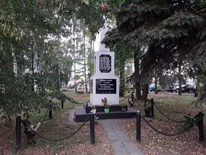 Воинам, погибшим в годы Великой Отечественной войны (Moscow Region, Mytishi Urban District, derevnya Novoseltsevo, Tsentralnaya ulitsa), anıt, heykel  Moskova ve Moskovskaya oblastından