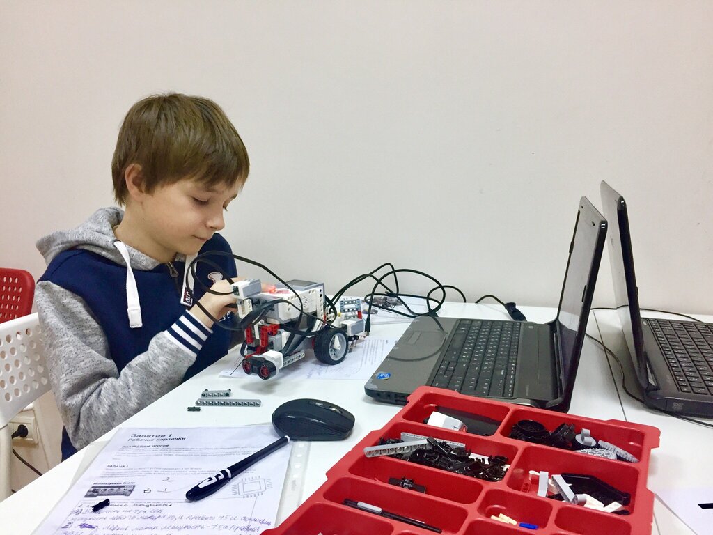 Çocuk ve gençlik merkezleri Innovation, the center of robotics and programming, Çapayevsk, foto