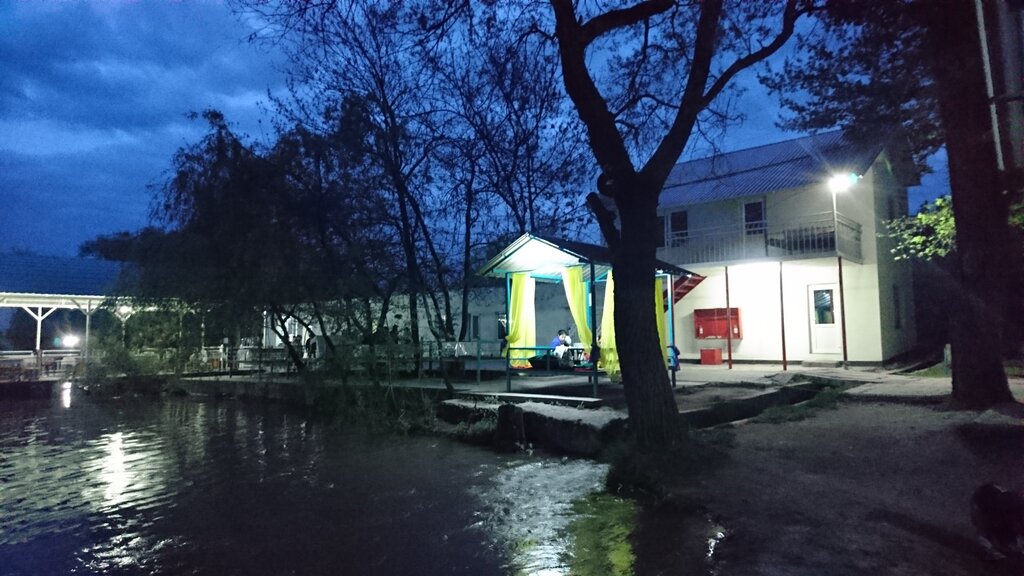 Avcılar ve balıkçılar Rekreasyon merkezi alabalık, Çuy ili, foto