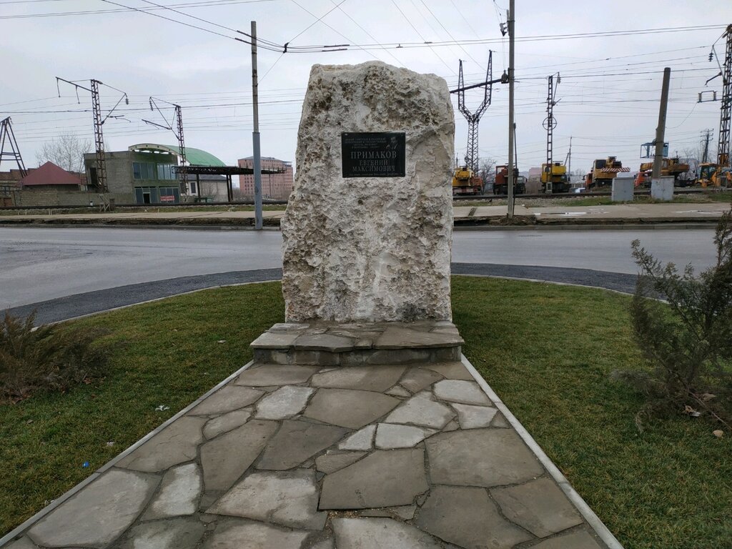 Anıt, heykel Евгению Примакову, Makhachkala, foto