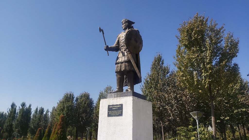 Anıt, heykel Şah Hoş-nevaz, Duşanbe, foto