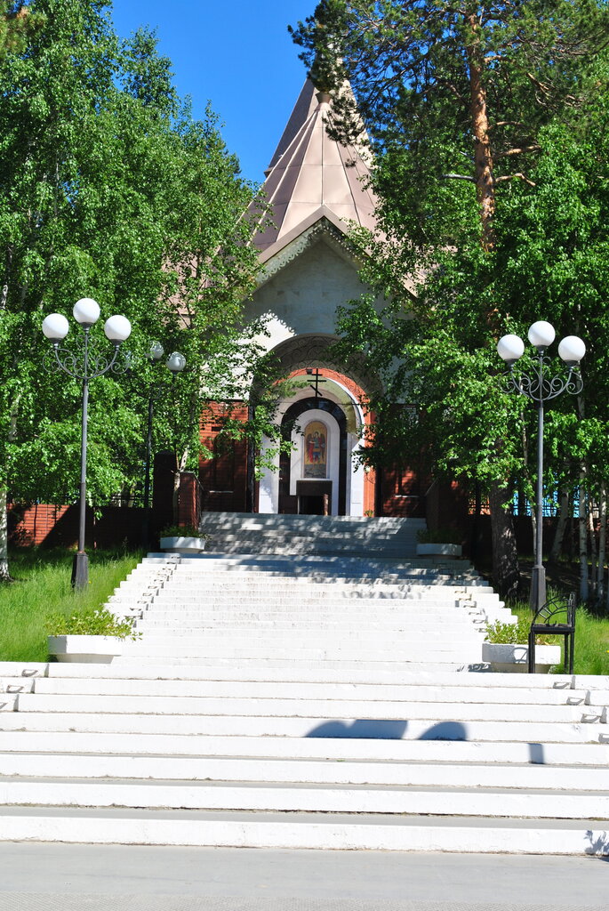 Anıt, heykel Хлеб нашей памяти, Noyabrsk, foto