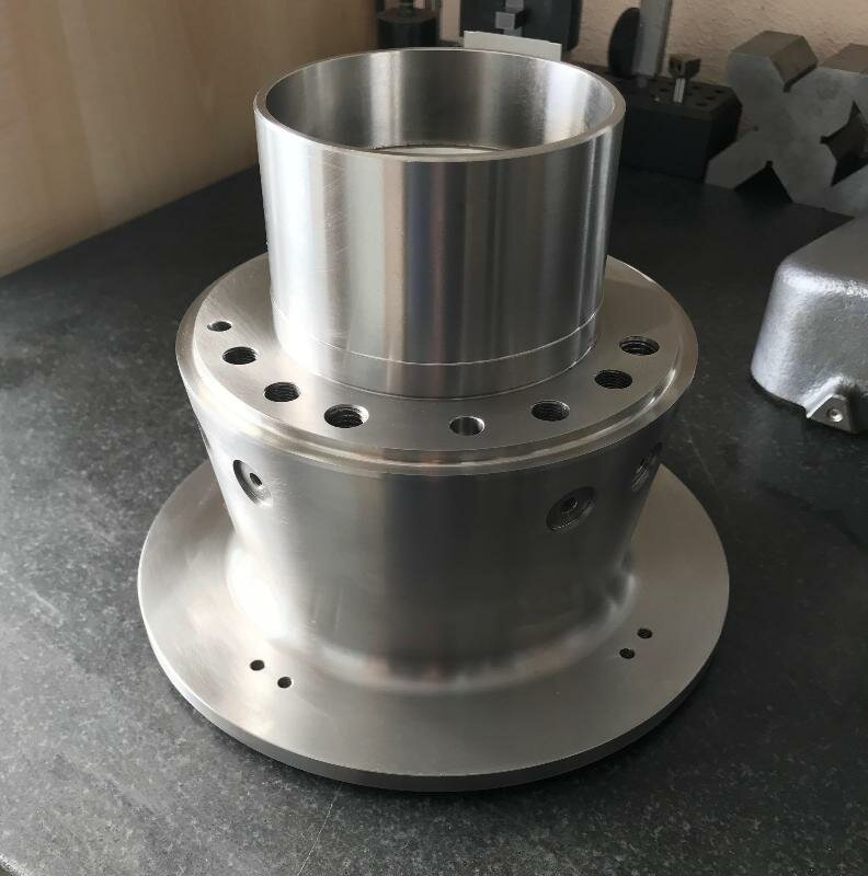 Sanayi ekipmanları firmaları Utg High Precision Machining, Bari, foto