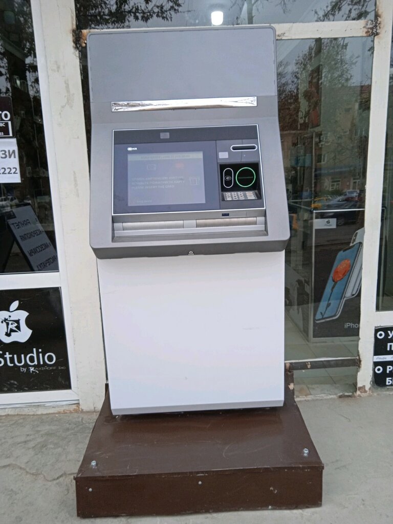 ATM'ler Xalq banki, bankomat, Semerkant, foto