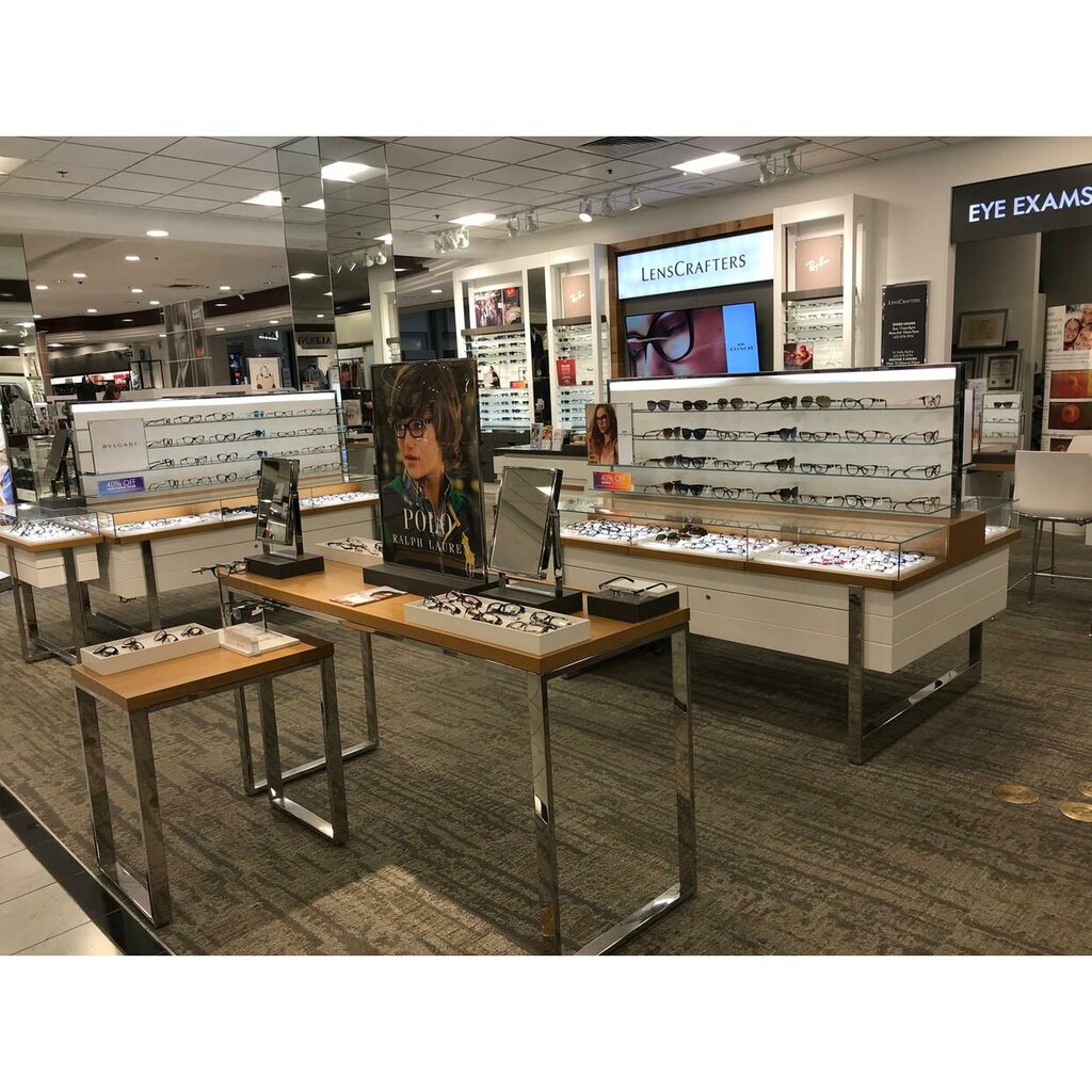 Giyim mağazası LensCrafters at Macy's, Glendale, foto