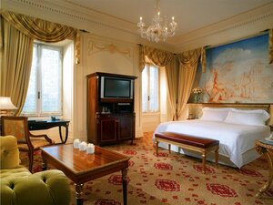 The St. Regis Rome (Via V. E. Orlando No:1), otel  Roma'dan