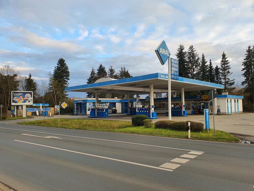 Benzin istasyonu Aral, Freiberg, foto