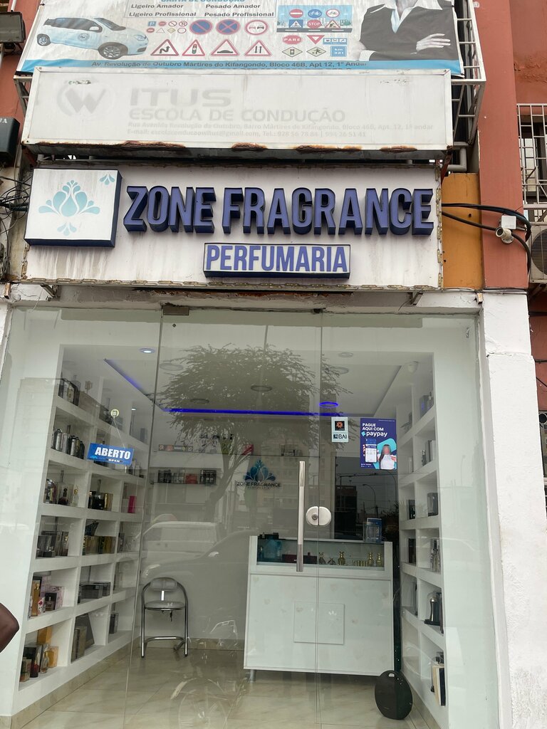 Kozmetik ve parfümeri mağazaları Zone Fragrance, Loanda, foto