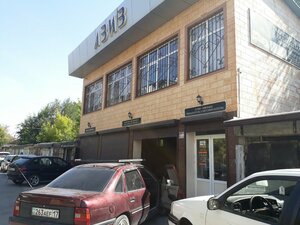 Aziz (Álıa Moldaǵulova kóshesi No:12/1), otomobil servisi  Çimkent'ten (Şımkent'ten)