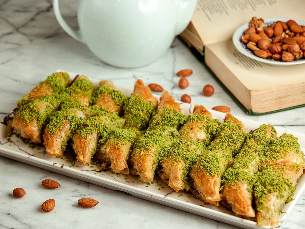 Şekerleme tatlı ve pastacılık ürünleri Şerbethan Soğuk Baklava ve Sütlü Tatlılar, İzmir, foto