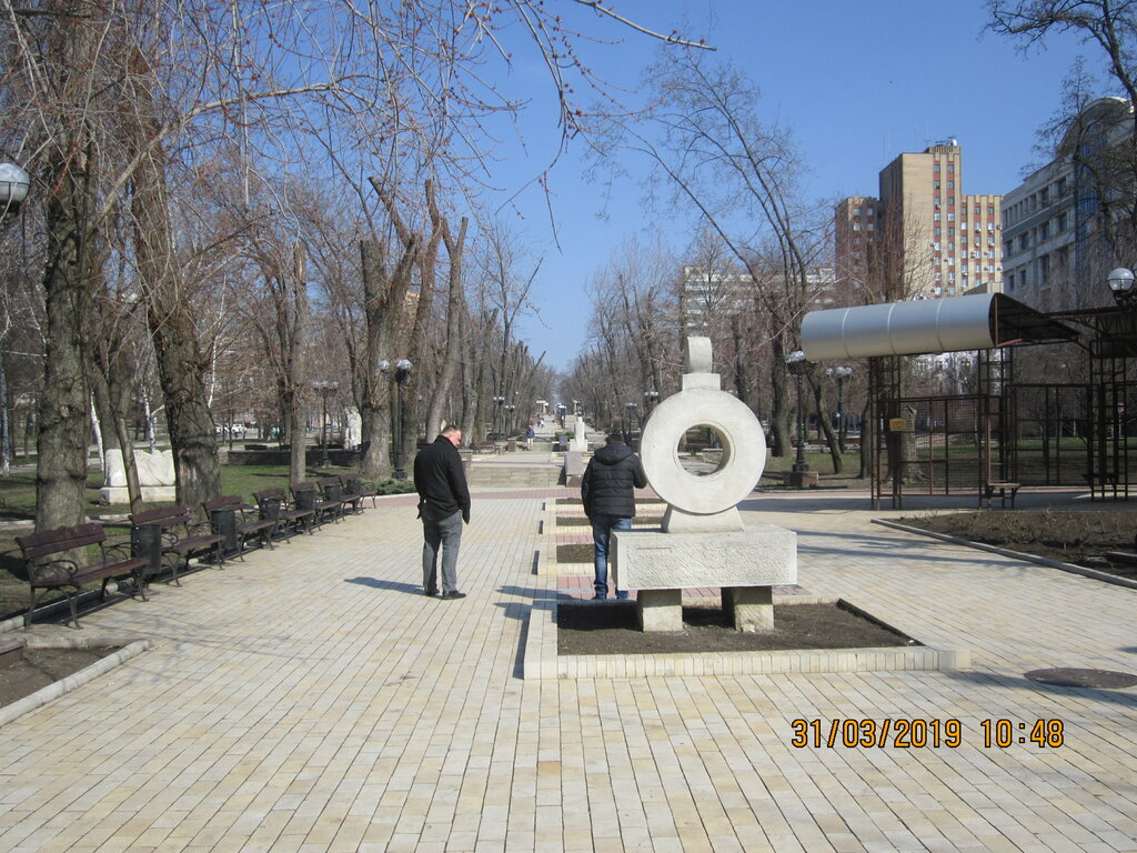 Park, sokak heykeli Скульптура Куманец, Donetsk, foto