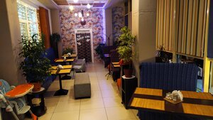 Family rest cafe Orange Sushi and Pizza (ulitsa Stroiteley No:1, gorodskoy posyolok Siverskiy), kafe  Saint‑Petersburg ve Leningradskaya oblastından