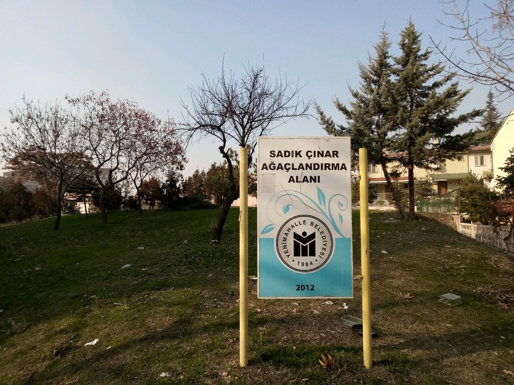 Parklar ve ormanlar Sadık Çınar Parkı, Ankara, foto
