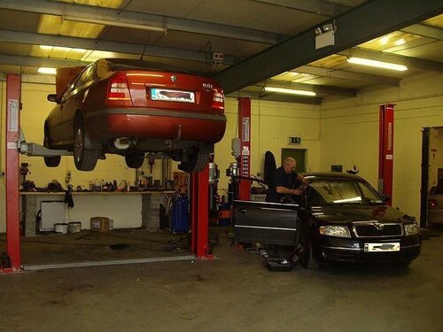 Otomobil servisi Lavelles Garage, Sligo, foto