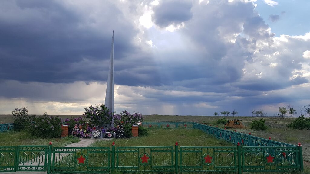 Anıt, heykel И. Карханин, Volgogradskaya oblastı, foto