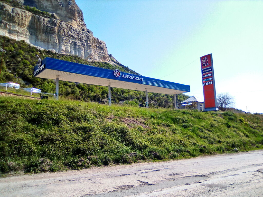 Benzin istasyonu Grifon, Kırım Cumhuriyeti, foto
