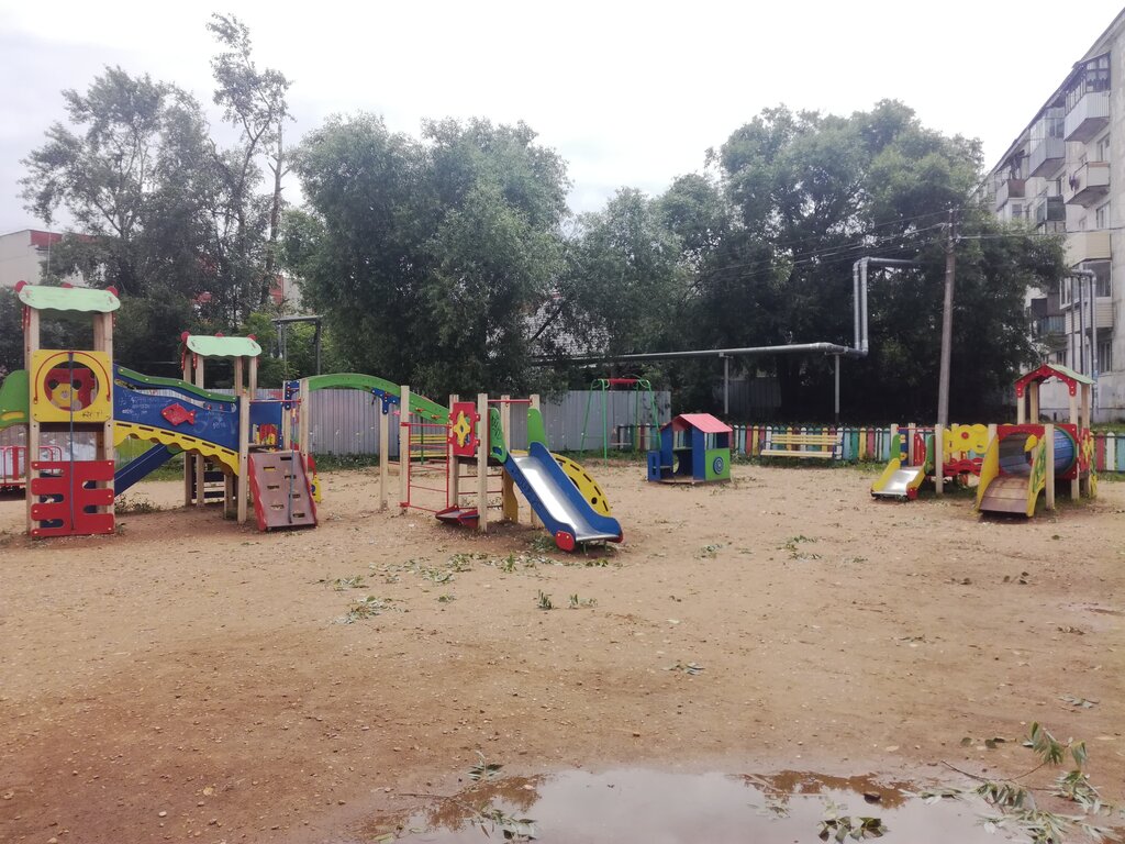 Oyun alanı Playground, Maloyaroslavets, foto
