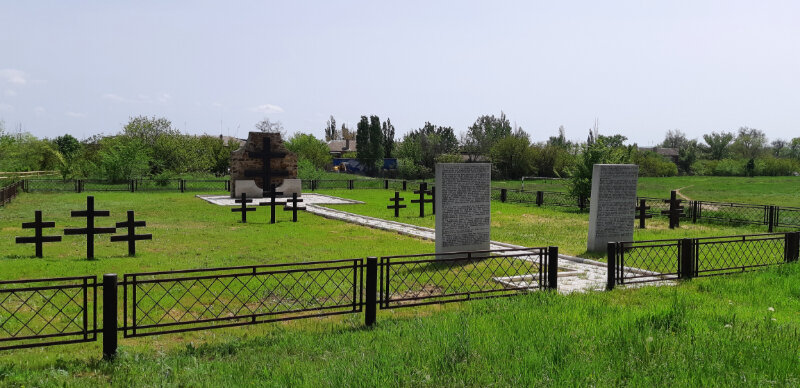 Anıt, heykel Мемориальный комплекс венгерским и румынским военнопленным, Donetsk, foto