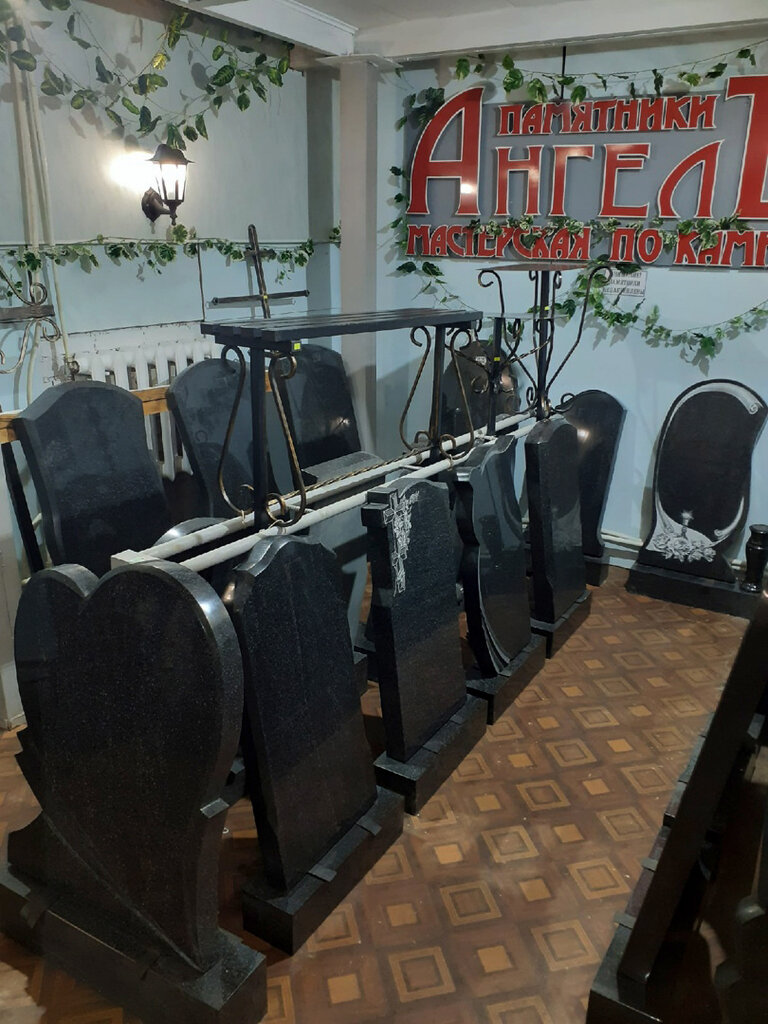 Heykel ve mezarlık taşı üreticileri Angel, Tixvin, foto