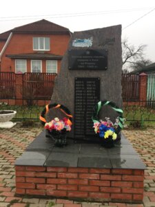 Обелиск односельчанам погибшим в ВОВ (Moscow Region, Dmitrovskiy Municipal District, derevnya Yelizavetino), anıt, heykel  Moskova ve Moskovskaya oblastından