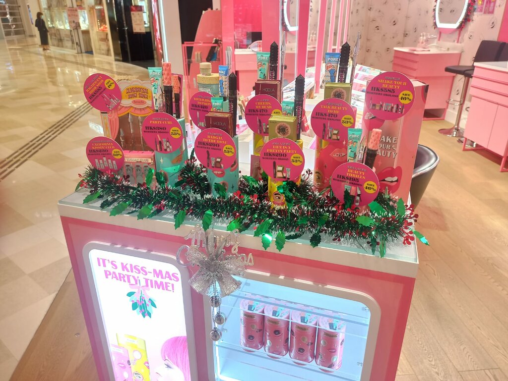 Güzellik salonu Benefit Cosmetics Boutique & BrowBar lounge, Kowloon, foto