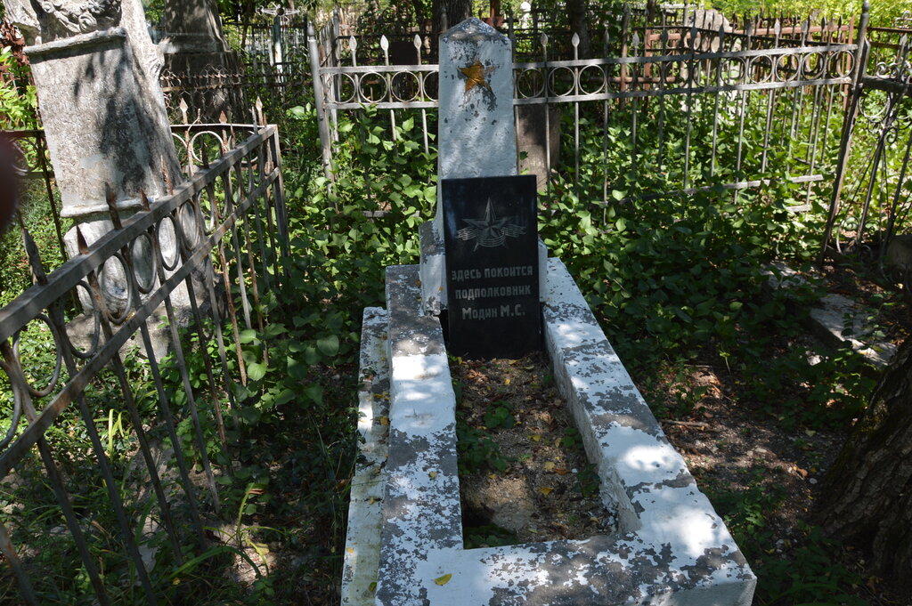 Ünlü kişilerin mezarları Подполковник М.С. Модин 1944 год, Simferopol (Akmescit), foto