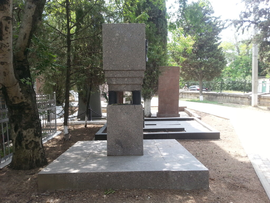 Ünlü kişilerin mezarları Контр-адмирал А.И. Зубков, Sevastopol, foto