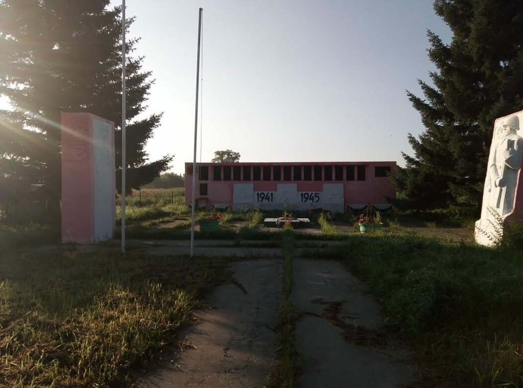 Anıt, heykel Мемориальный комплекс воинам, погибшим в годы Великой Отечественной войны, Altayski krayı, foto