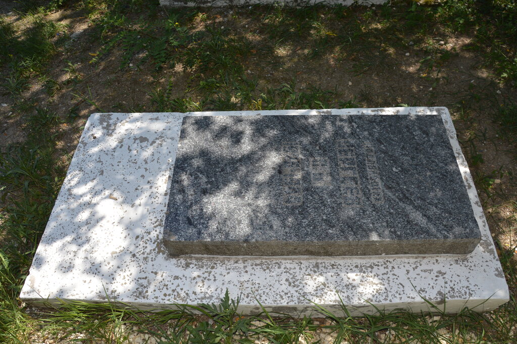 Ünlü kişilerin mezarları Подпольщик В.Б. Сергеев 1944 год, Simferopol (Akmescit), foto