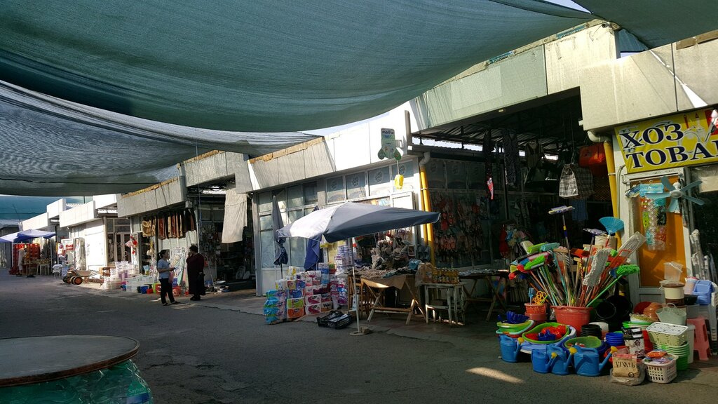 Giyim pazarı Clothing Pavilion, Taşkent, foto