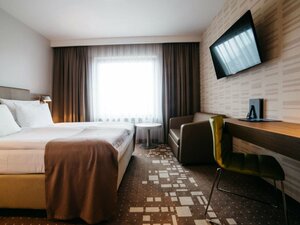 Q Hotel Plus Wroclaw (Lower Silesian Voivodeship, Wrocław, ulica Zaolziańska, 2), otel  Wroclaw'dan