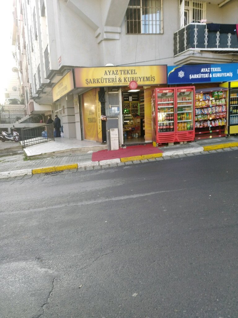 Alkollü içecekler Ayaz Tekel & Şarküteri & Kuruyemiş, İstanbul, foto