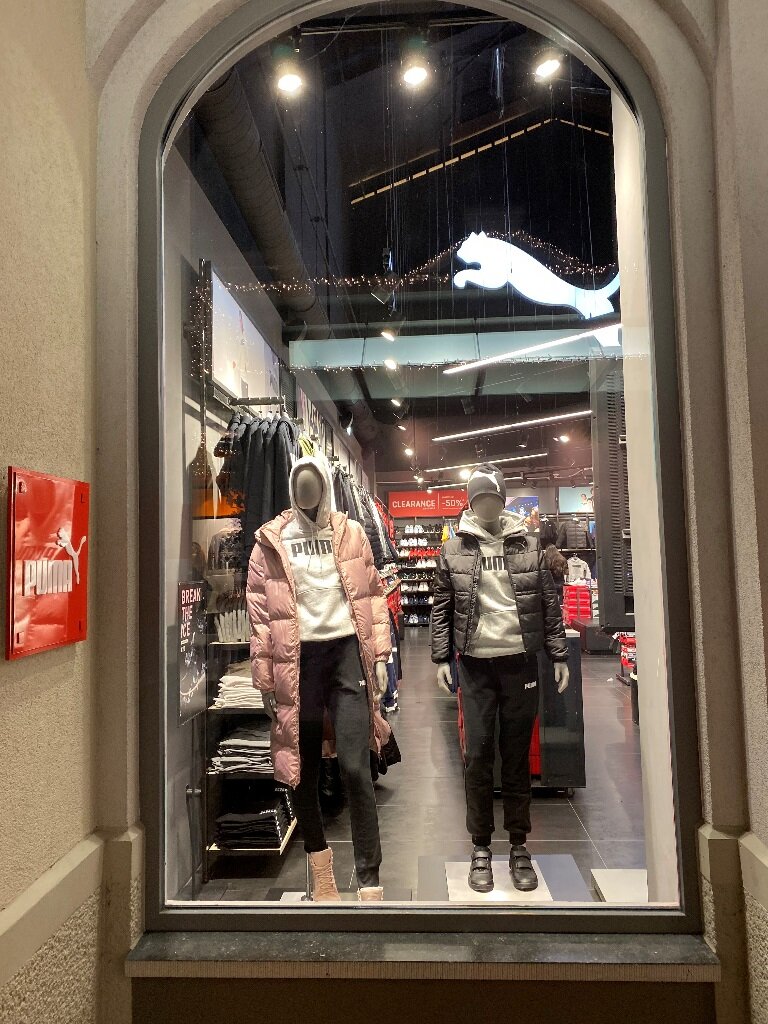 Giyim mağazası Puma Outlet Ingolstadt, Bavyera, foto