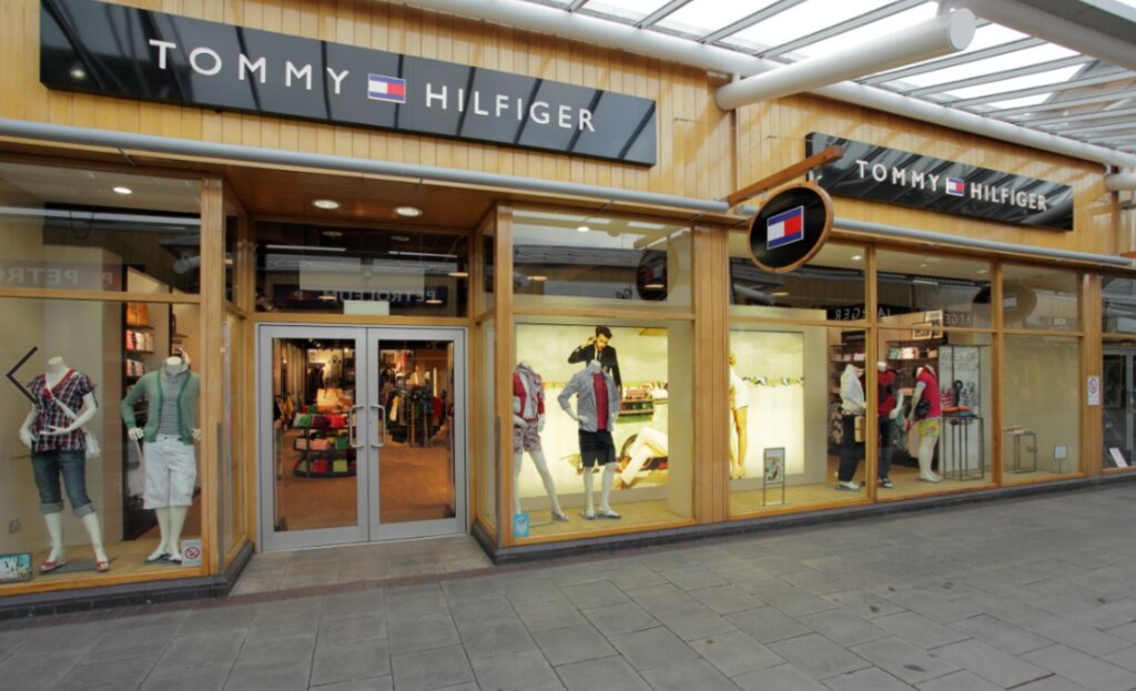 Giyim mağazası Tommy Hilfiger, Galler, foto