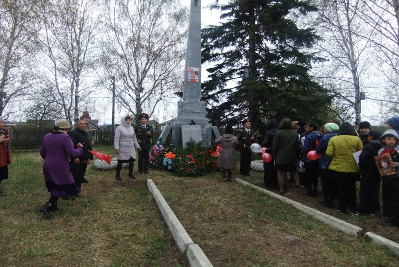 Anıt, heykel Обелиск воинам, погибшим в годы Великой Отечественной войны, Tümen (Tiumenskaya) oblastı, foto