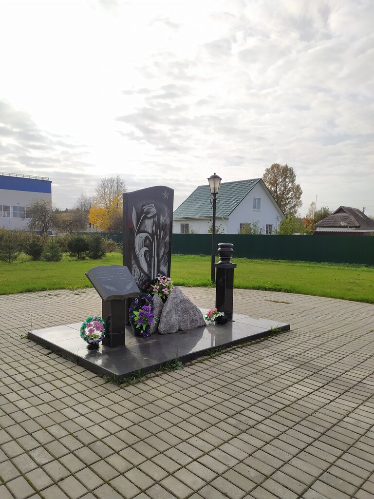 Anıt, heykel Памятник защитникам конституционного строя РФ, Smolenskaya oblastı, foto