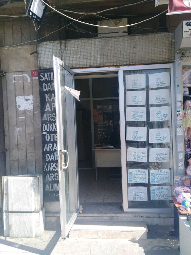 Emlak ofisi Onur Emlak, İstanbul, foto
