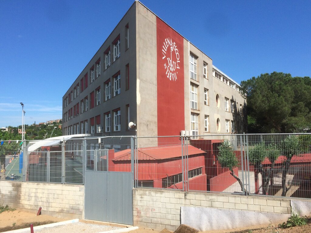 Özel okul Escola Isabel de Villena, Katalonya, foto