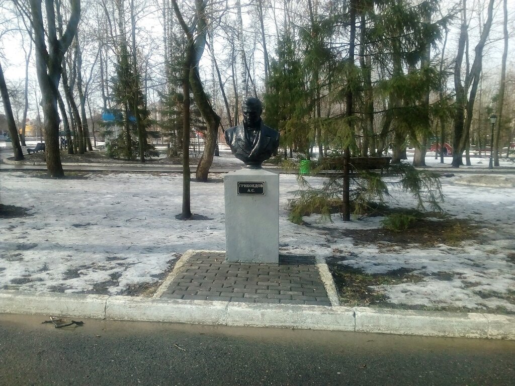 Anıt, heykel А.С. Грибоедов, Saransk, foto