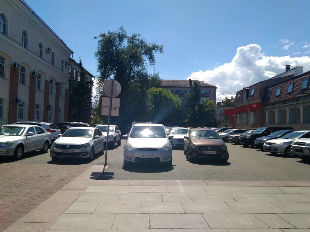 Otoparklar Автомобильная парковка, Briansk, foto