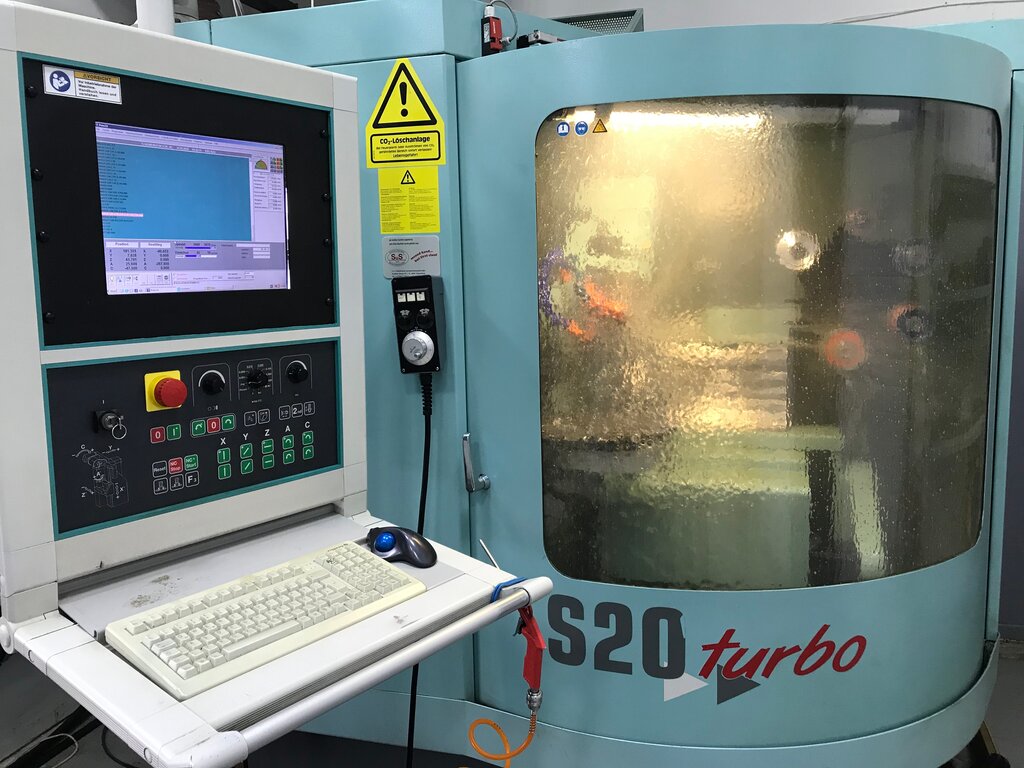 Endüstriyel alet üreticileri Izgotovim Instrument, Yekaterinburg, foto