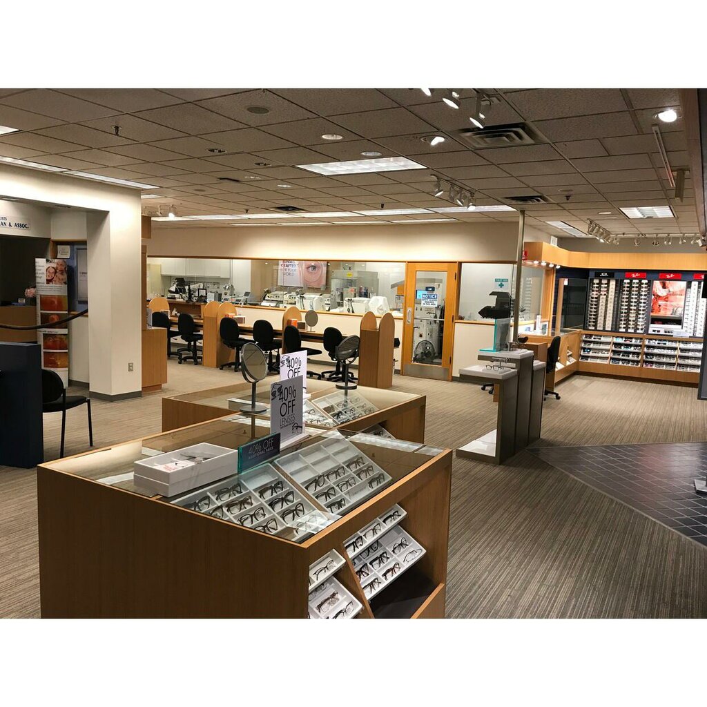 Giyim mağazası LensCrafters, Reading, foto