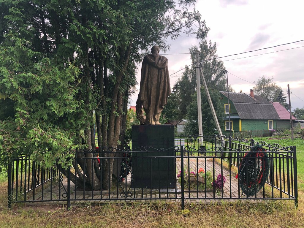 Anıt, heykel Братская могила, Tverskaya oblastı, foto