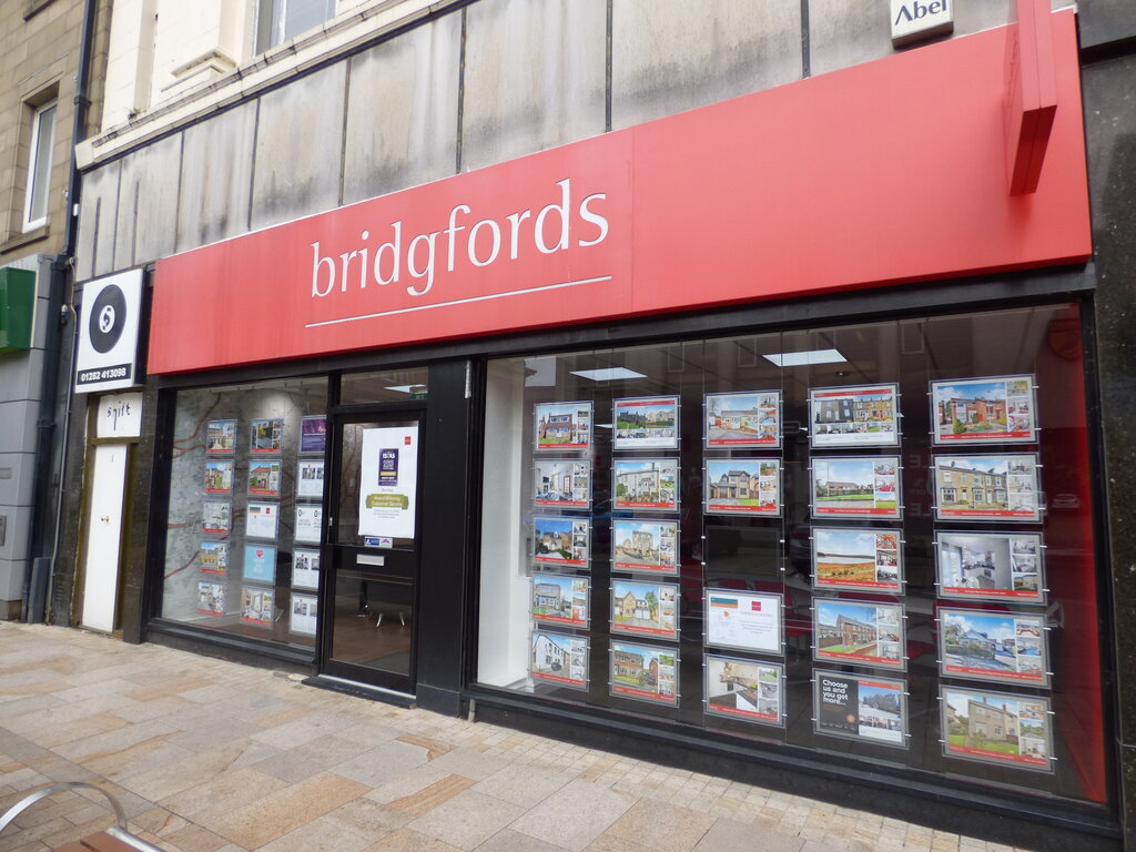 Arazi dizisi Bridgfords Sales and Letting Agents Burnley, İngiltere, foto