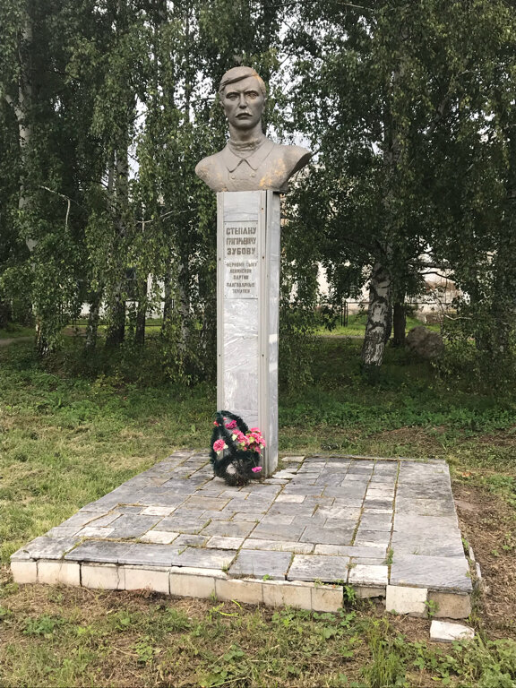 Anıt, heykel С.Г. Зубов, Nijegorodskaya oblastı, foto