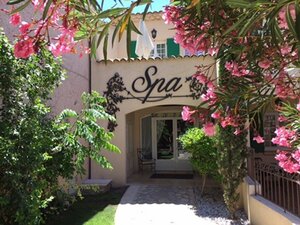 Auberge de Cassagne & SPA (Allée de Cassagne No:450, Le Pontet), otel