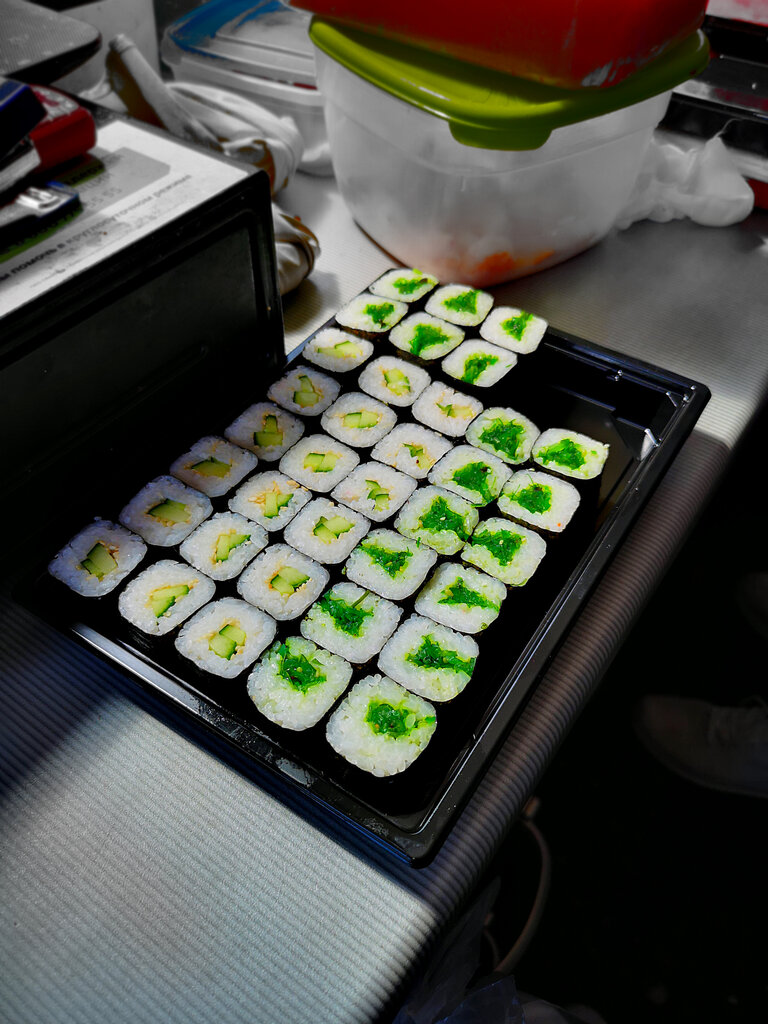 Suşi restoranı Kapibara sushi, Kurgan, foto