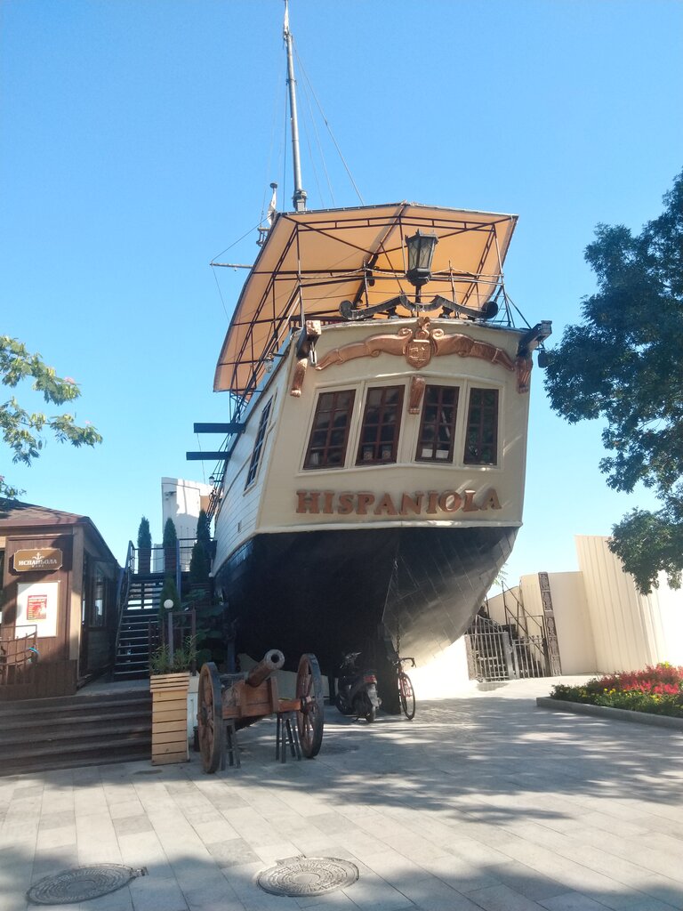 Dekorasyon ve süsleme, onur panosu Шхуна Hispaniola, Yalta, foto