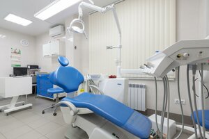 Здоровье плюс (Uspenskiy Avenue No:123А), tıp merkezleri ve klinikler  Verhniaya Pyşma'dan