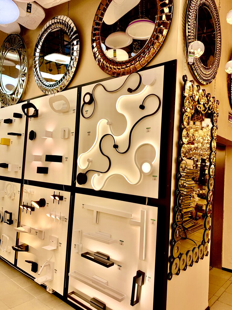 Lamba ve avize mağazaları Chandelier shop Liamp, Moskova, foto